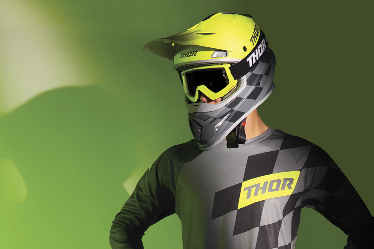 THOR Combat Goggles - Racer - Flo Acid/Black 2601-2706 – Electrek Moto